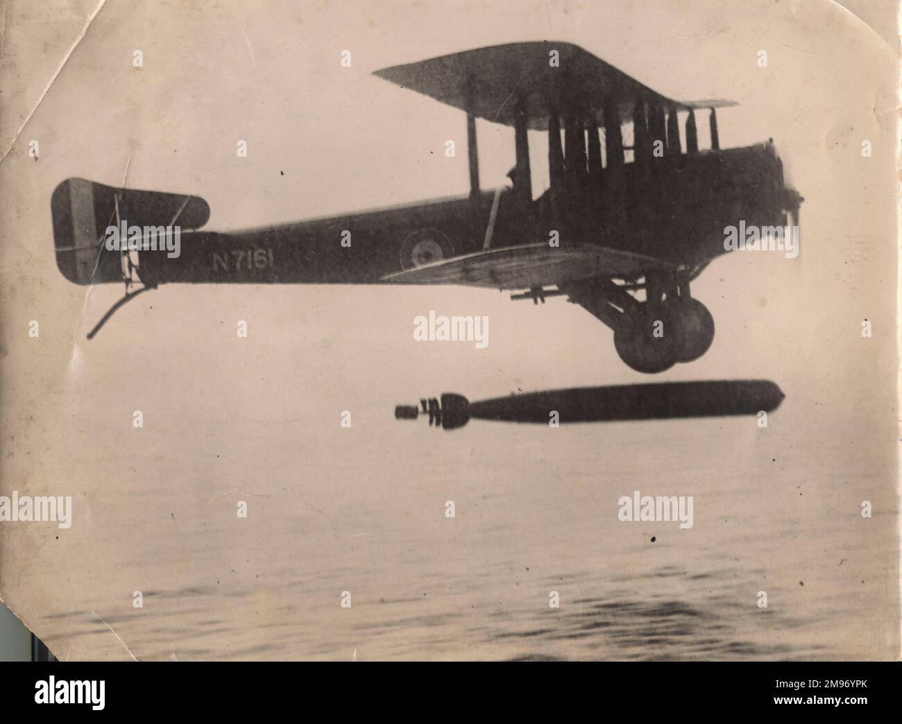 Sopwith Cuckoo, N7151, dropping a MkIX torpedo Stock Photo - Alamy