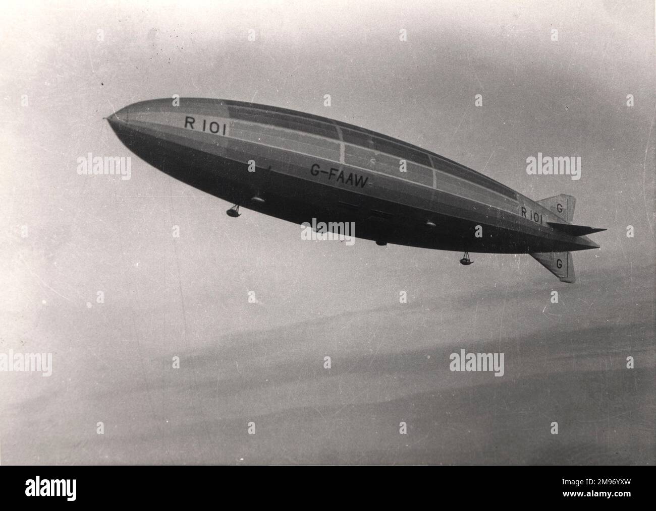 Airship r101 hi-res stock photography and images - Alamy