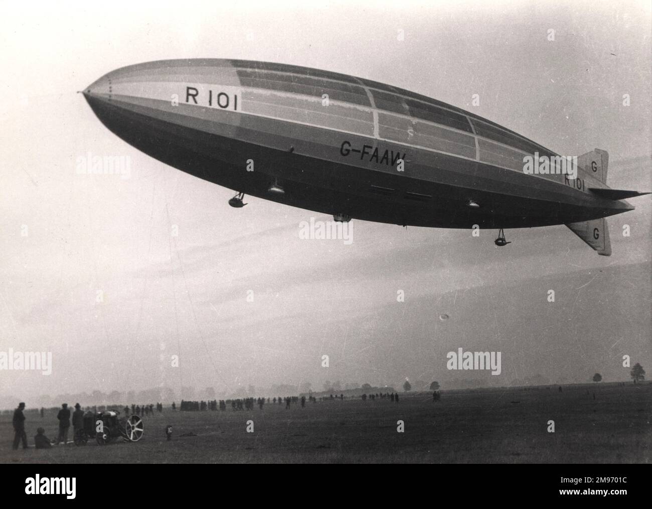 Airship r101 hi-res stock photography and images - Alamy
