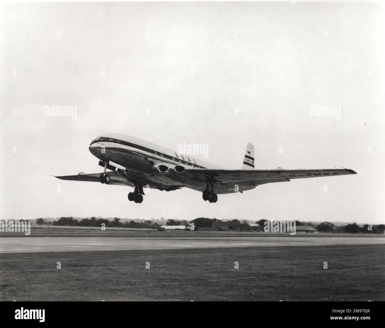 The first production de Havilland DH106 Comet 2, G-AMXA, of BOAC ...