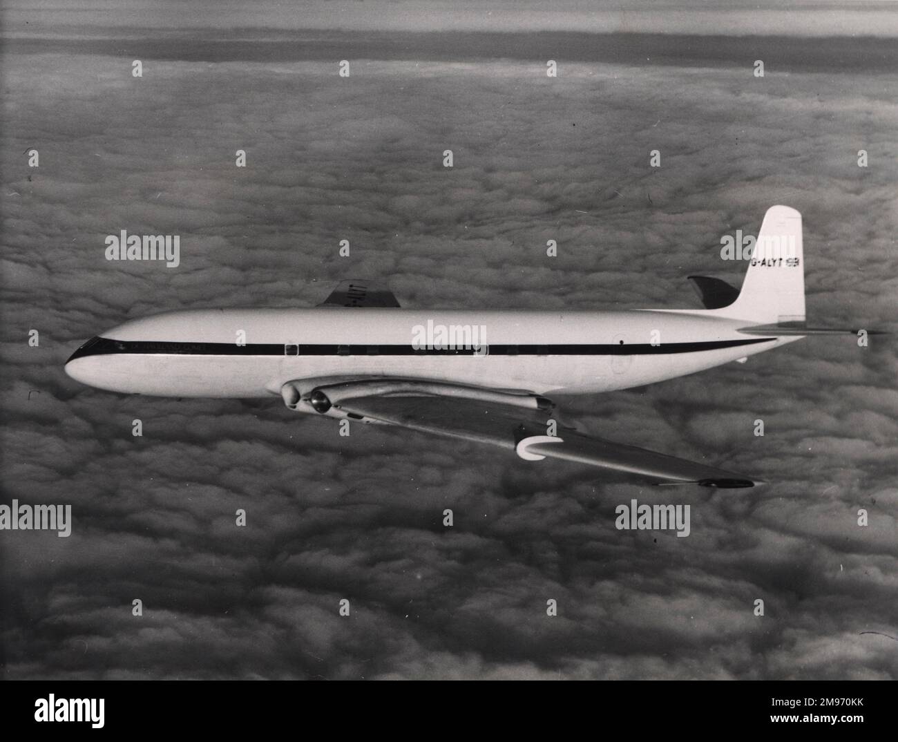 de Havilland DH106 Comet 2X, G-ALYT, was the first Rolls-Royce Avon ...