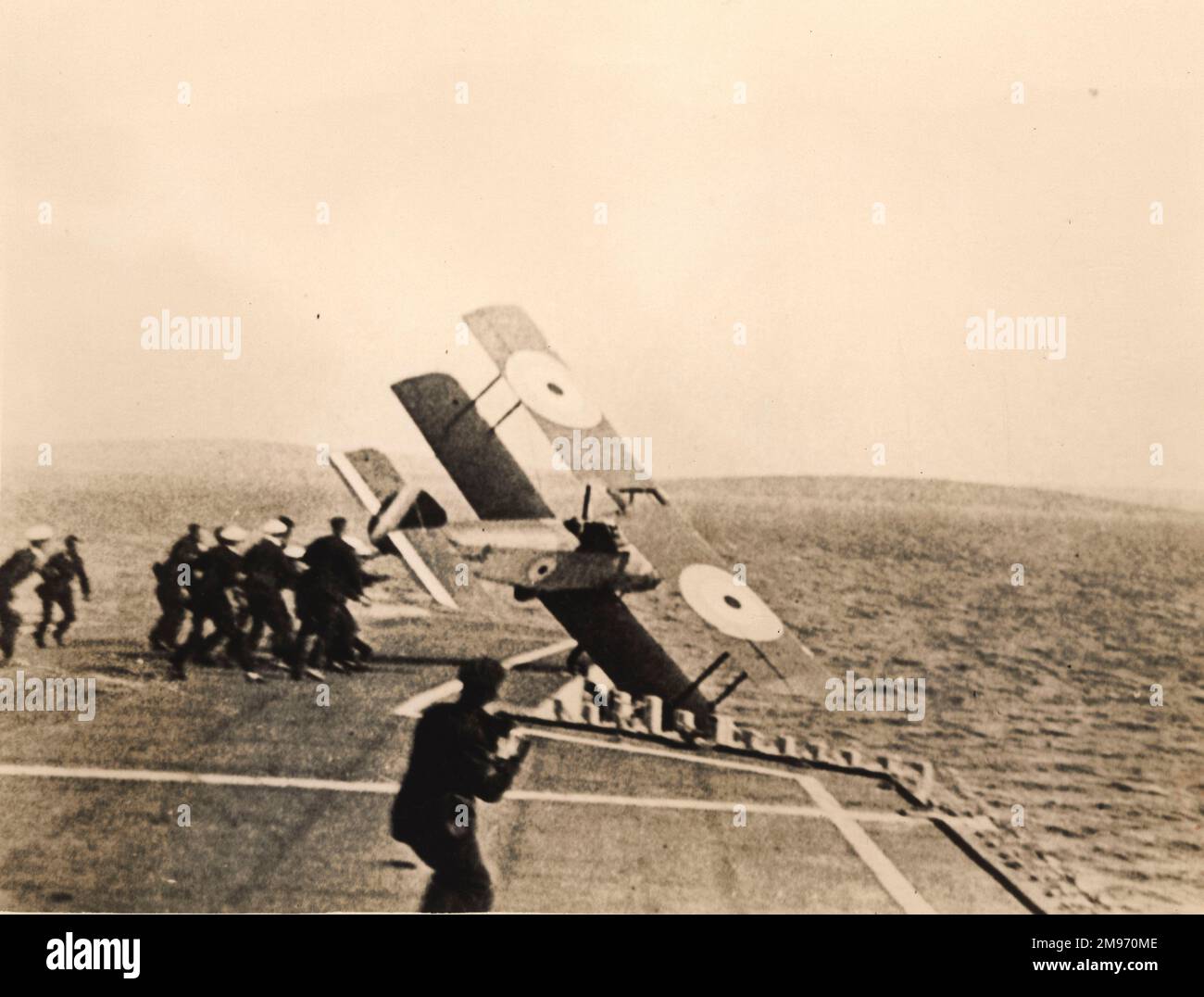 Sqn Cdr E.H. Dunning’s Sopwith Pup, N6452, going over the side of HMS ...