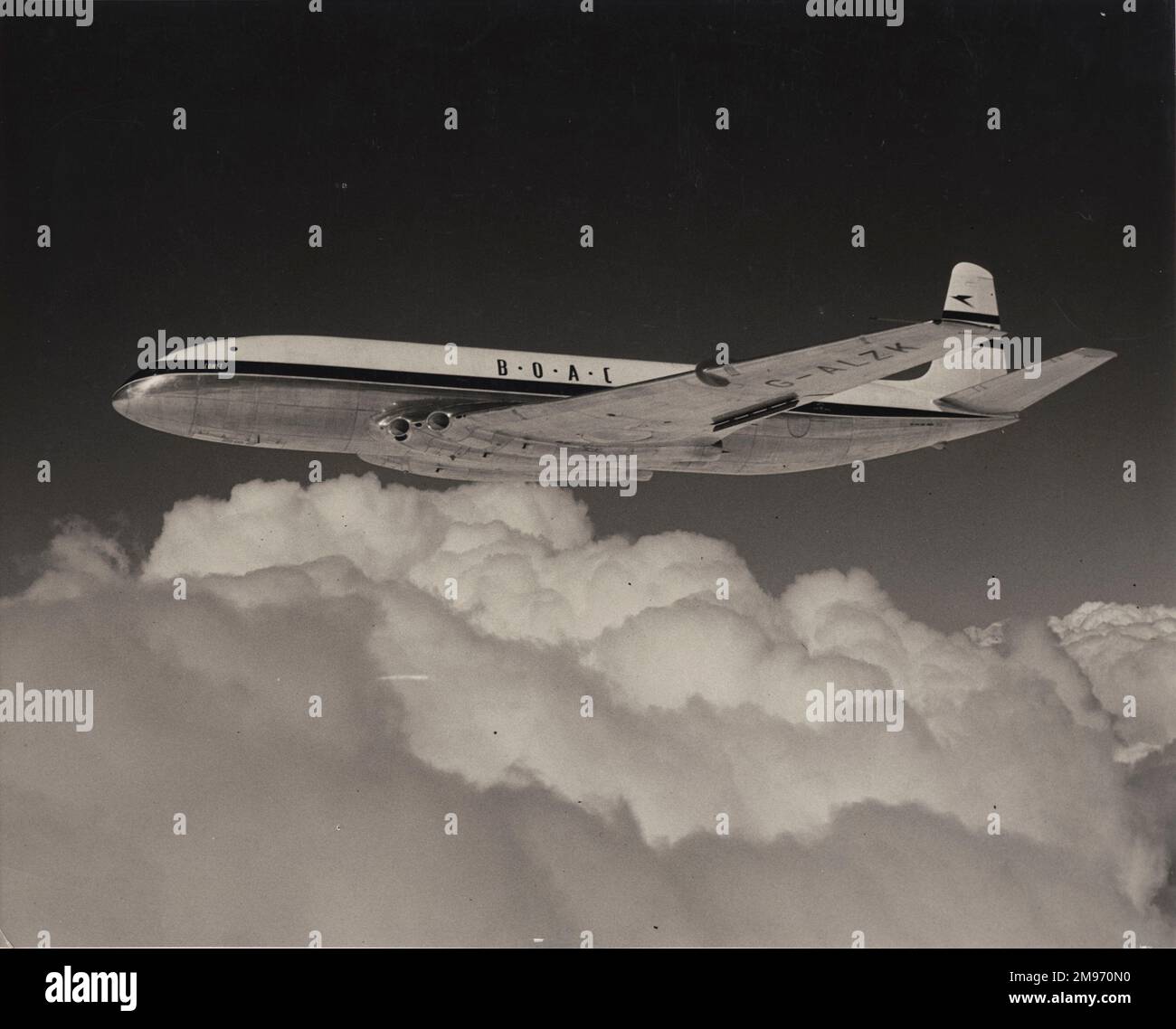 The de Havilland DH106 Comet second prototype, G-ALZK, in BOAC colours ...