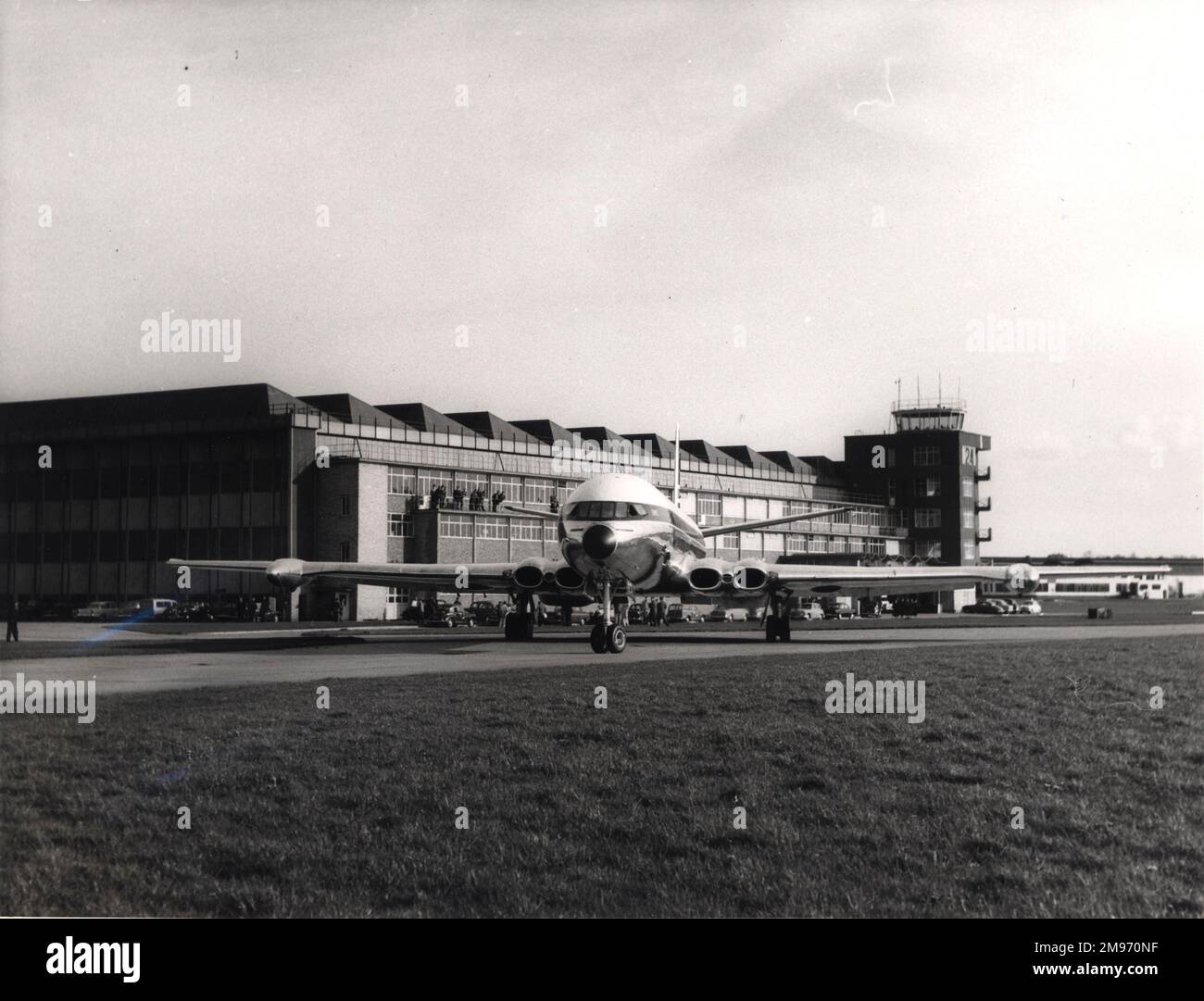 The first de Havilland DH106 Comet 4, G-APDA, of BOAC, at Hatfield on ...