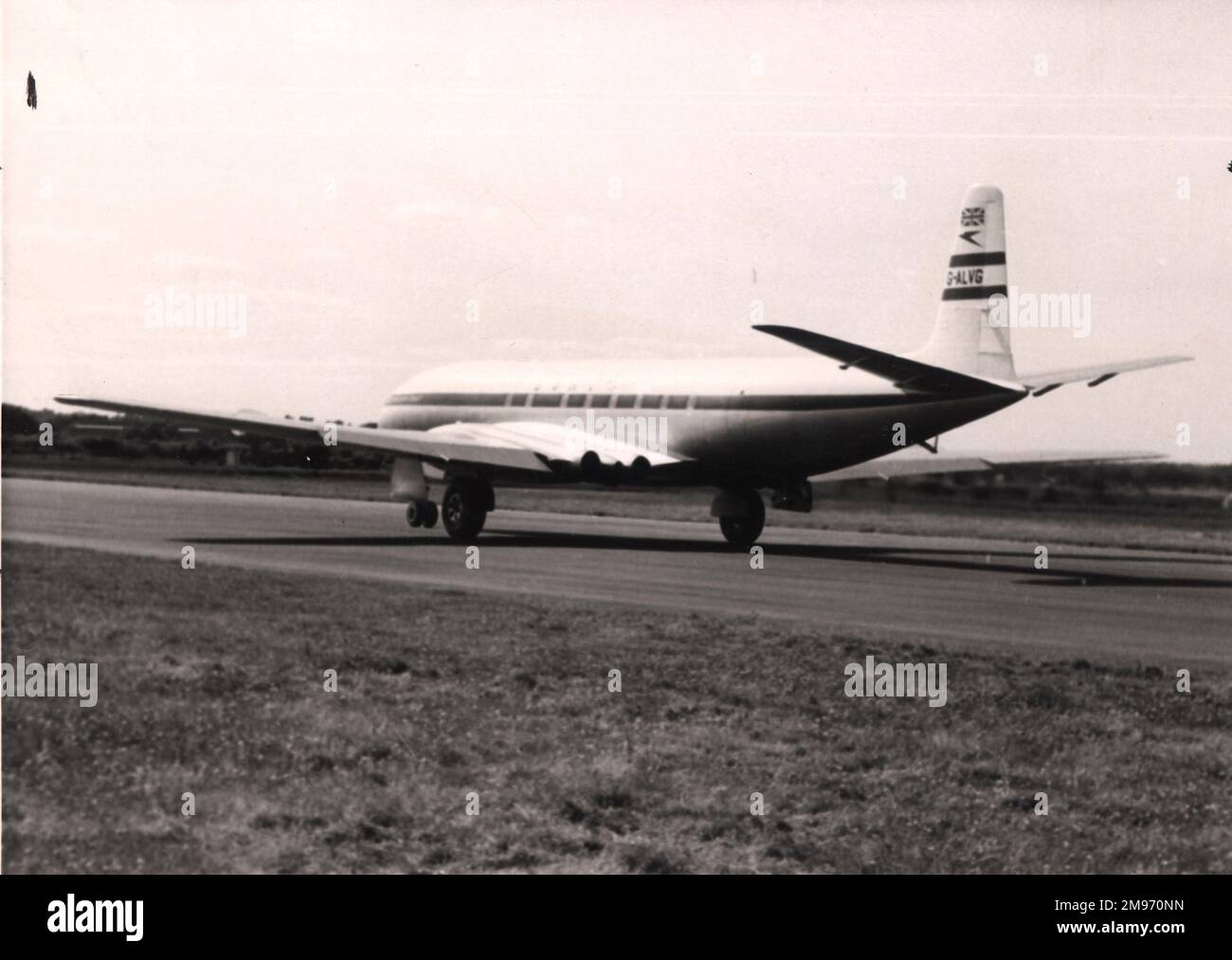 The de Havilland DH106 Comet first prototype, G-ALVG, in BOAC colours ...