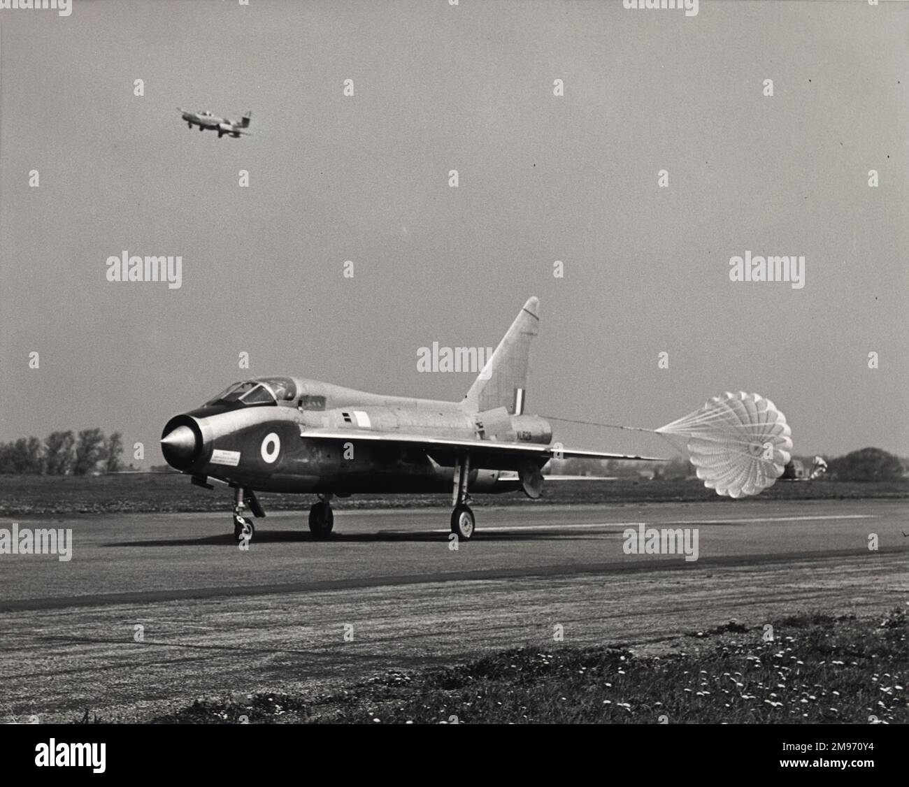 Breaking parachute hi-res stock photography and images - Alamy