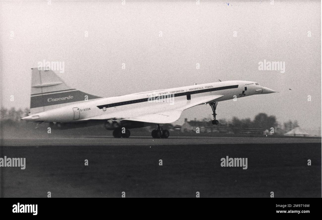 Concorde 01, G-AXDN, makes its first take-off from Filton Stock Photo ...