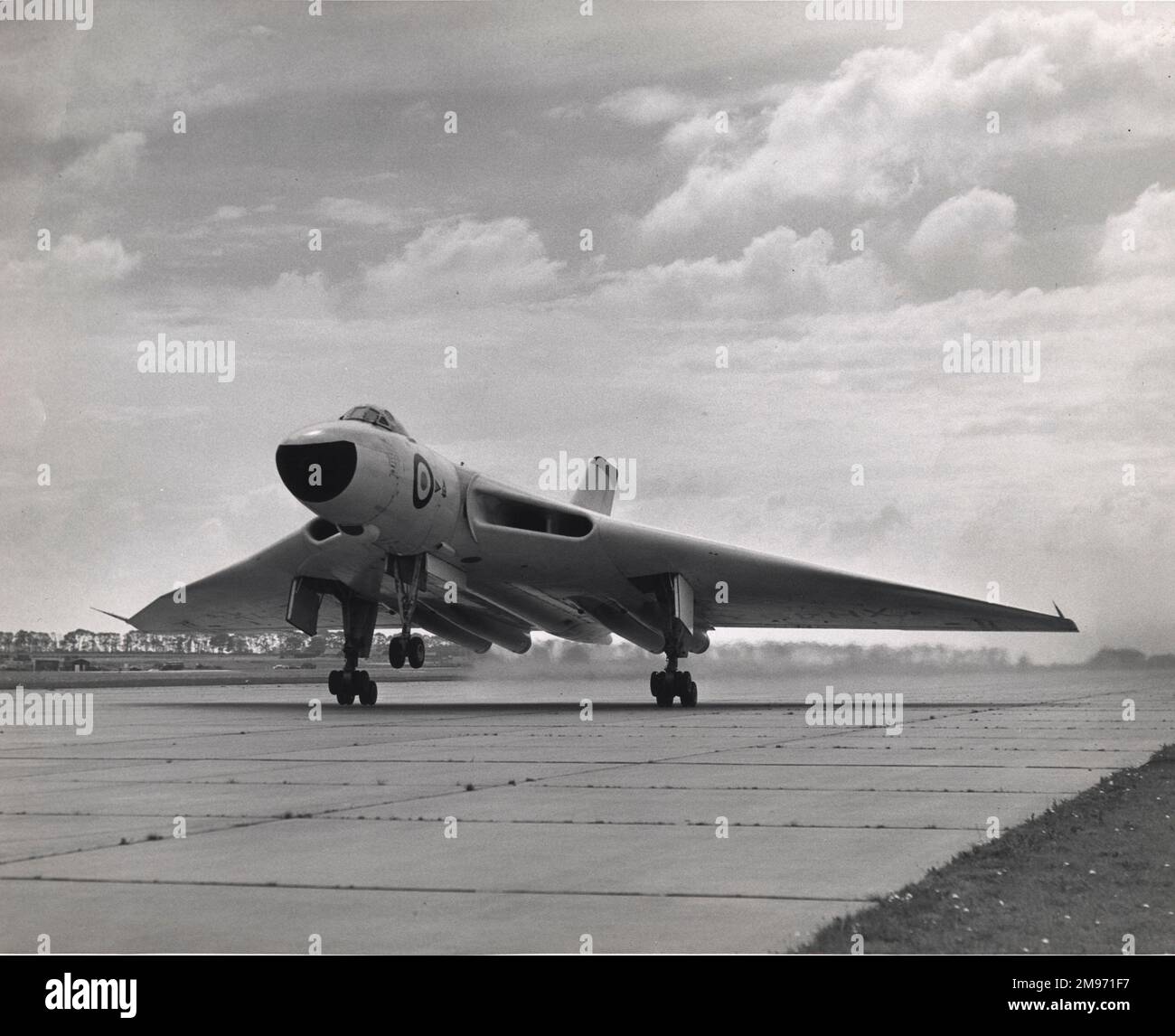 Avro Vulcan B1 takes-off Stock Photo - Alamy