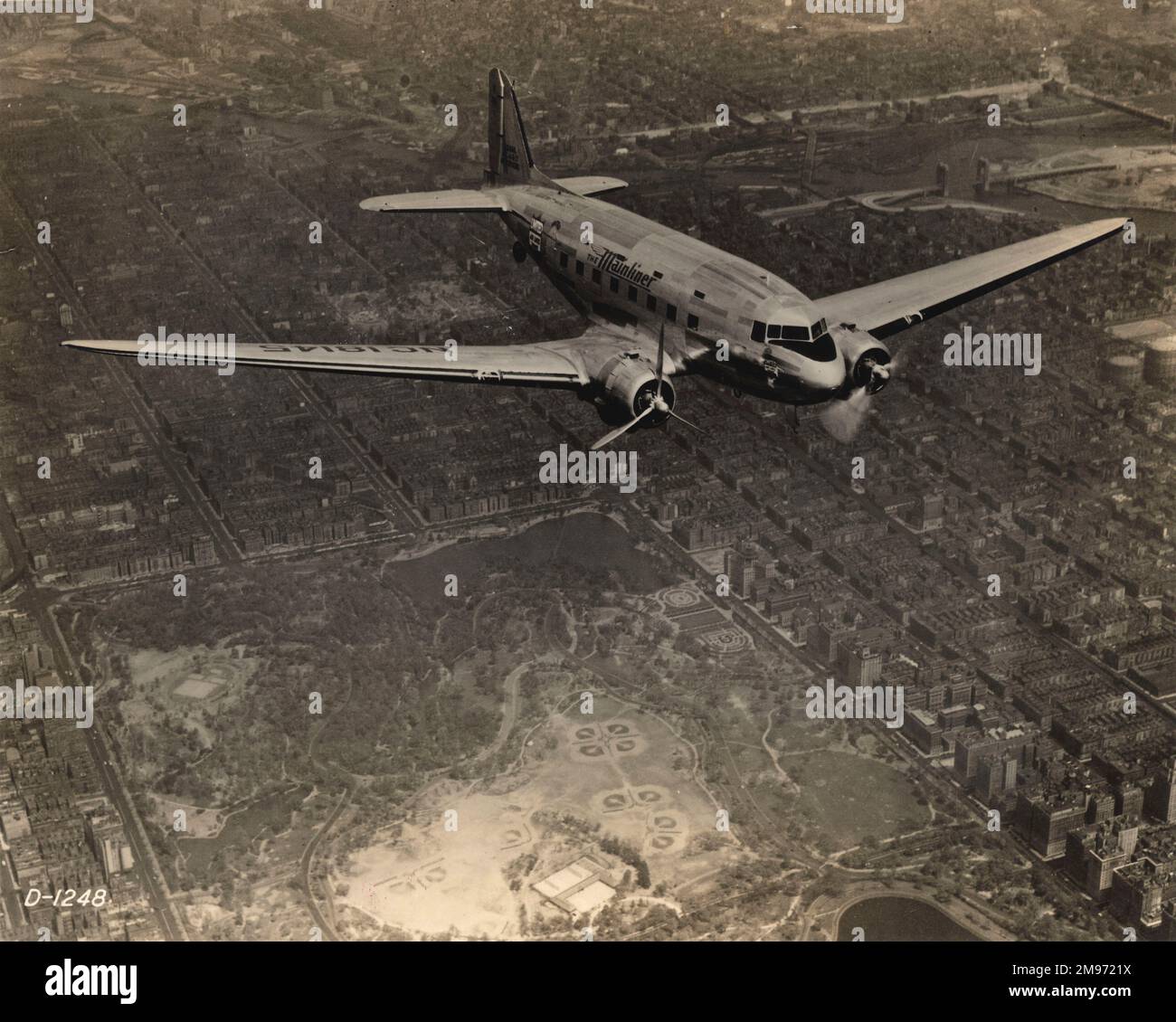 United Air Lines Douglas DC-3, NC18145, flying over New York’s Central ...