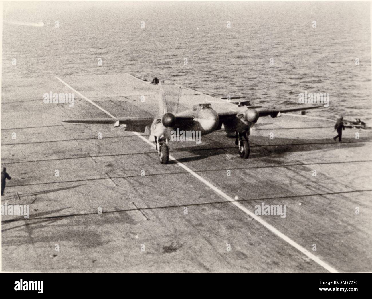 A de Havilland Mosquito landing on a carrier deck (LR359 Stock Photo ...