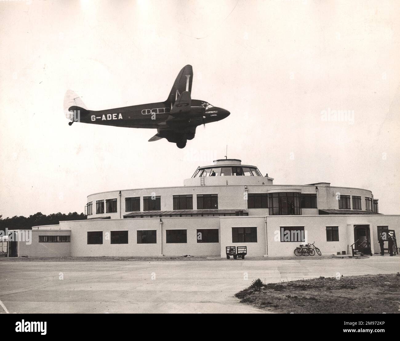 The ‘beehive’ terminal building at Gatwick Airport in 1937. de ...
