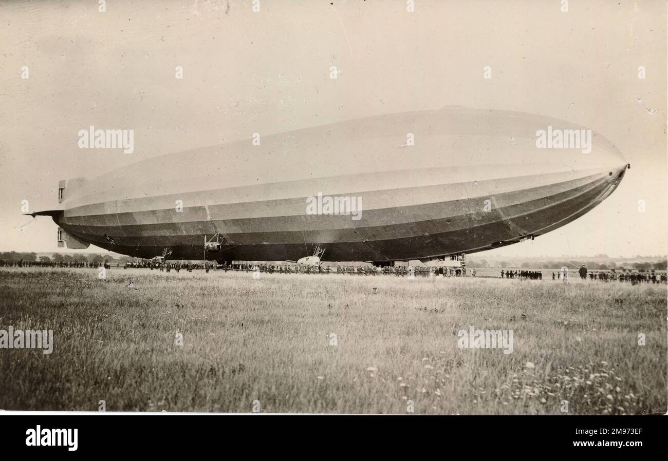 R38 airship hi-res stock photography and images - Alamy