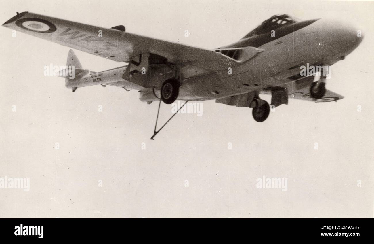 First prototype de Havilland Sea Venom NF20, WK376, during deck landing ...