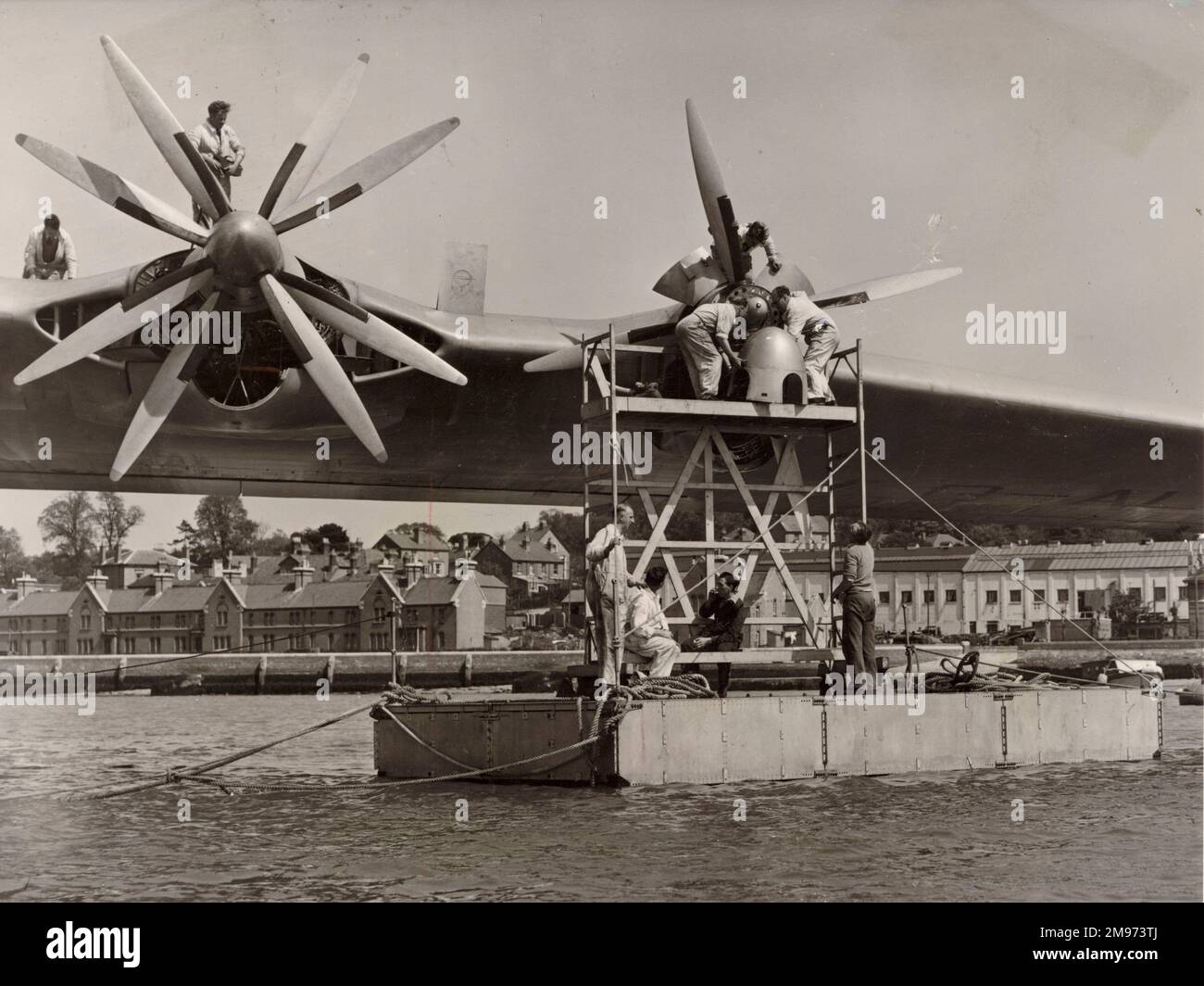 An engine maintenance pontoon alongside the Saunders-Roe SR45 Princess ...