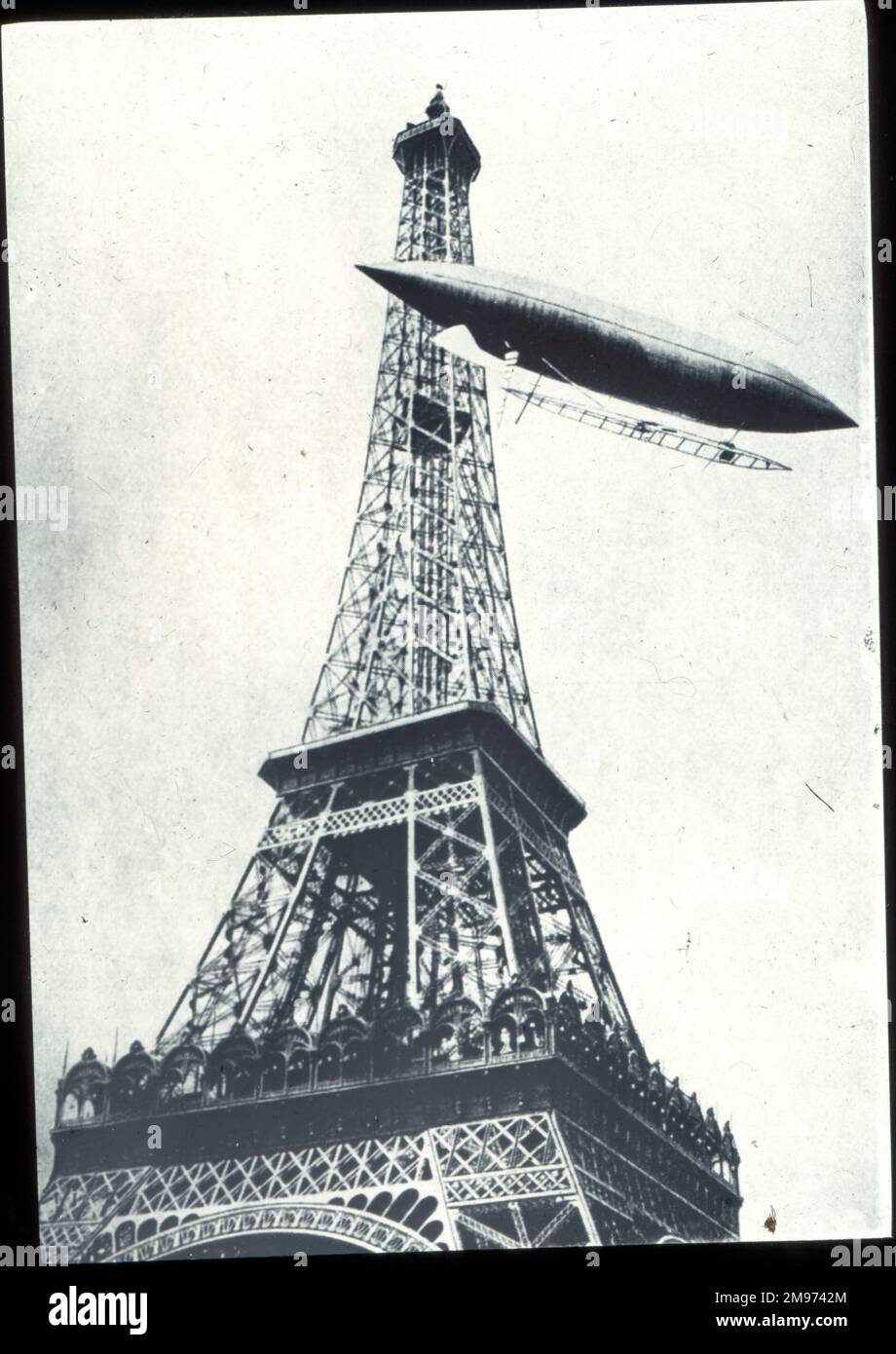 Santos-Dumont Airship No6 rounding the Eiffel Tower Stock Photo - Alamy