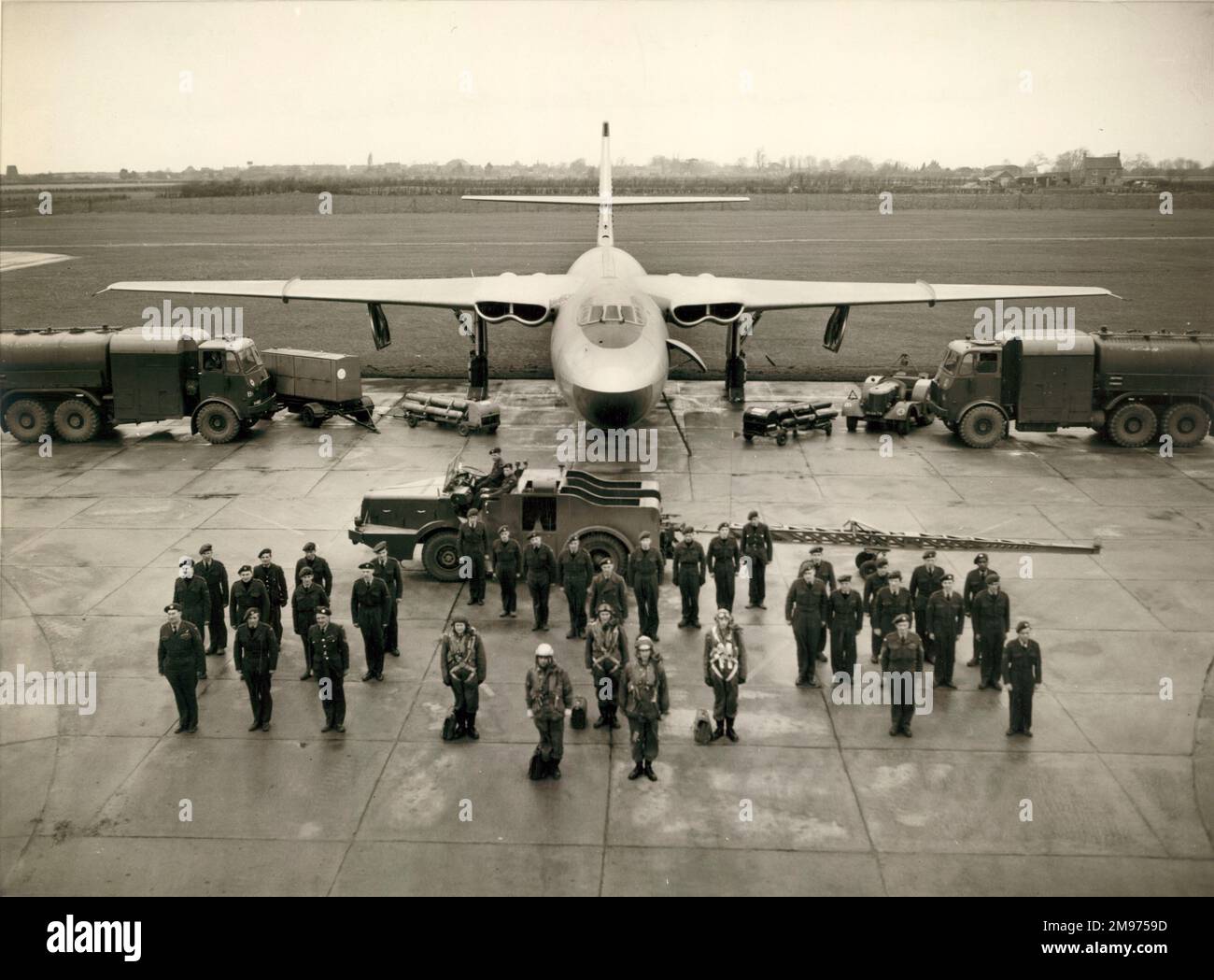 Complete Valiant team of aircrew, ground engineers and support ...