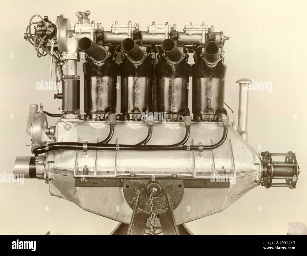 4 cylinder engine hi-res stock photography and images - Alamy