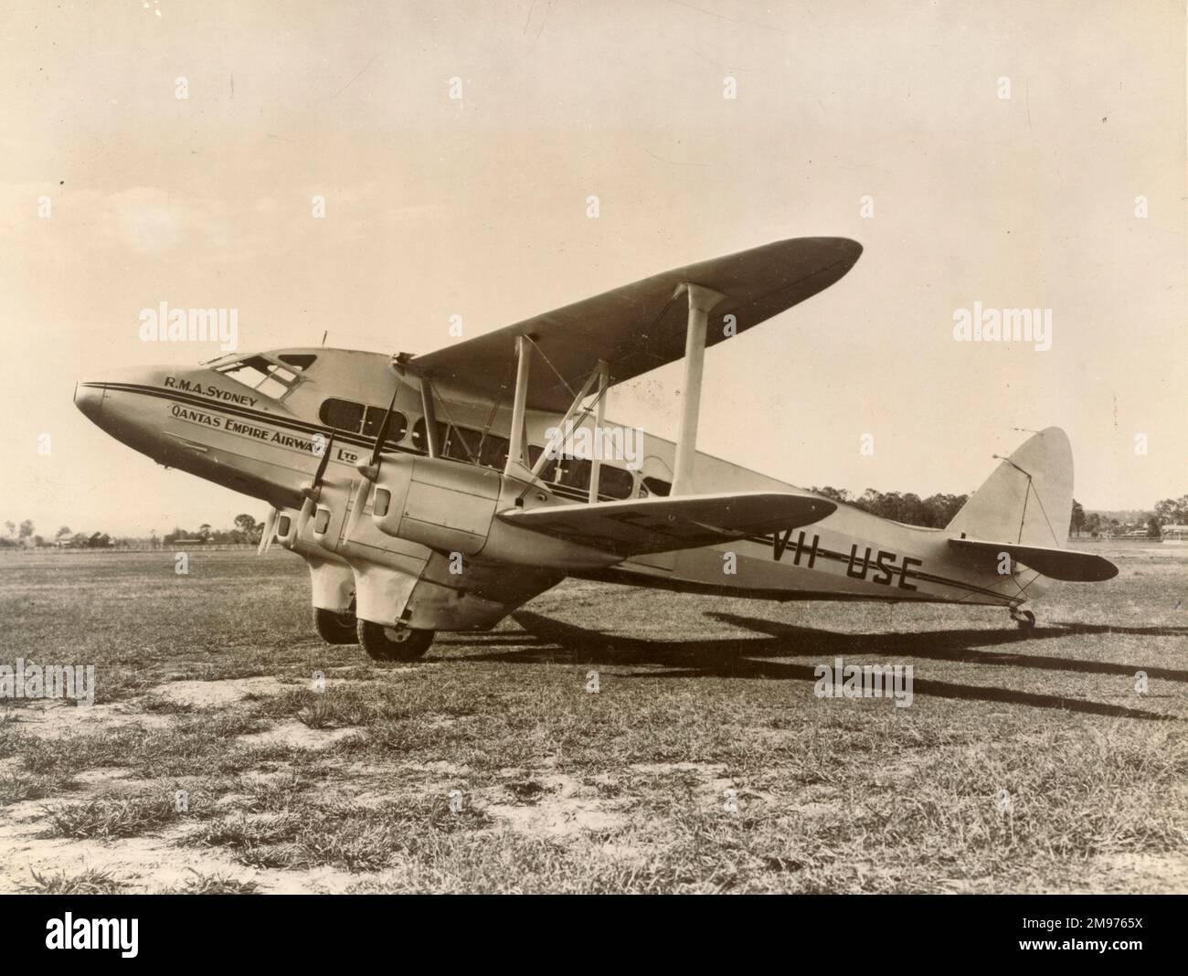 de Havilland DH86, VH-USE, RMA Sydney, of Qantas Stock Photo - Alamy