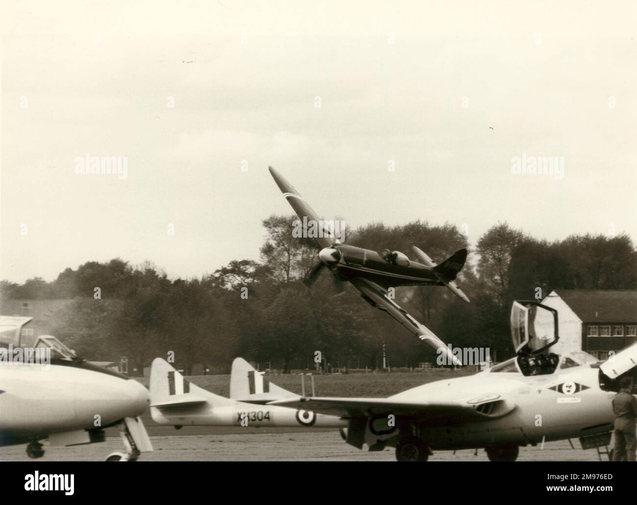 Supermarine Spitfire FRXIVC, G-FIRE/NH904, flown by Ray Hanna at Biggin ...