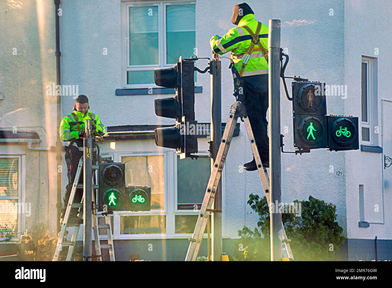 Engineers repair traffic lights hi-res stock photography and images - Alamy