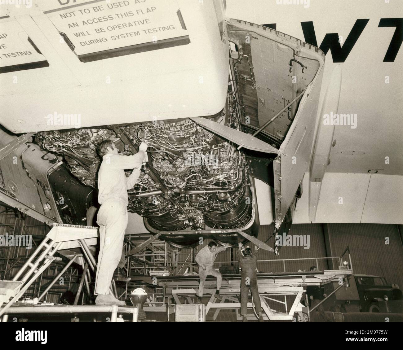 Rolls-Royce/Snecma Olympus 593 powerplant installation on Concorde ...