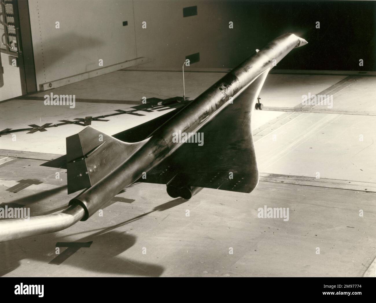 Sting-mounted Concorde model in a wind tunnel Stock Photo - Alamy