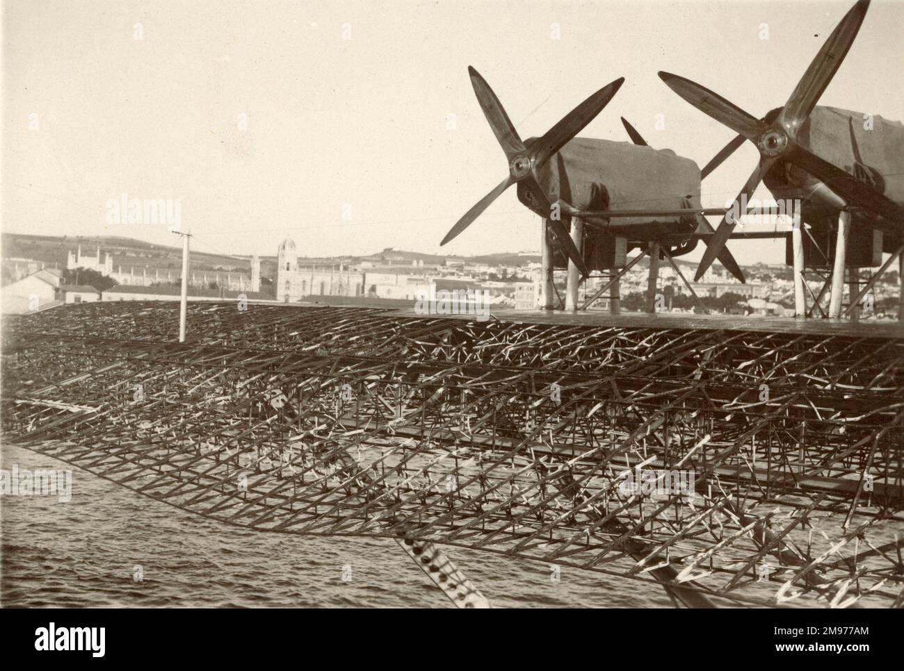 Aircraft wing fire hi-res stock photography and images - Alamy