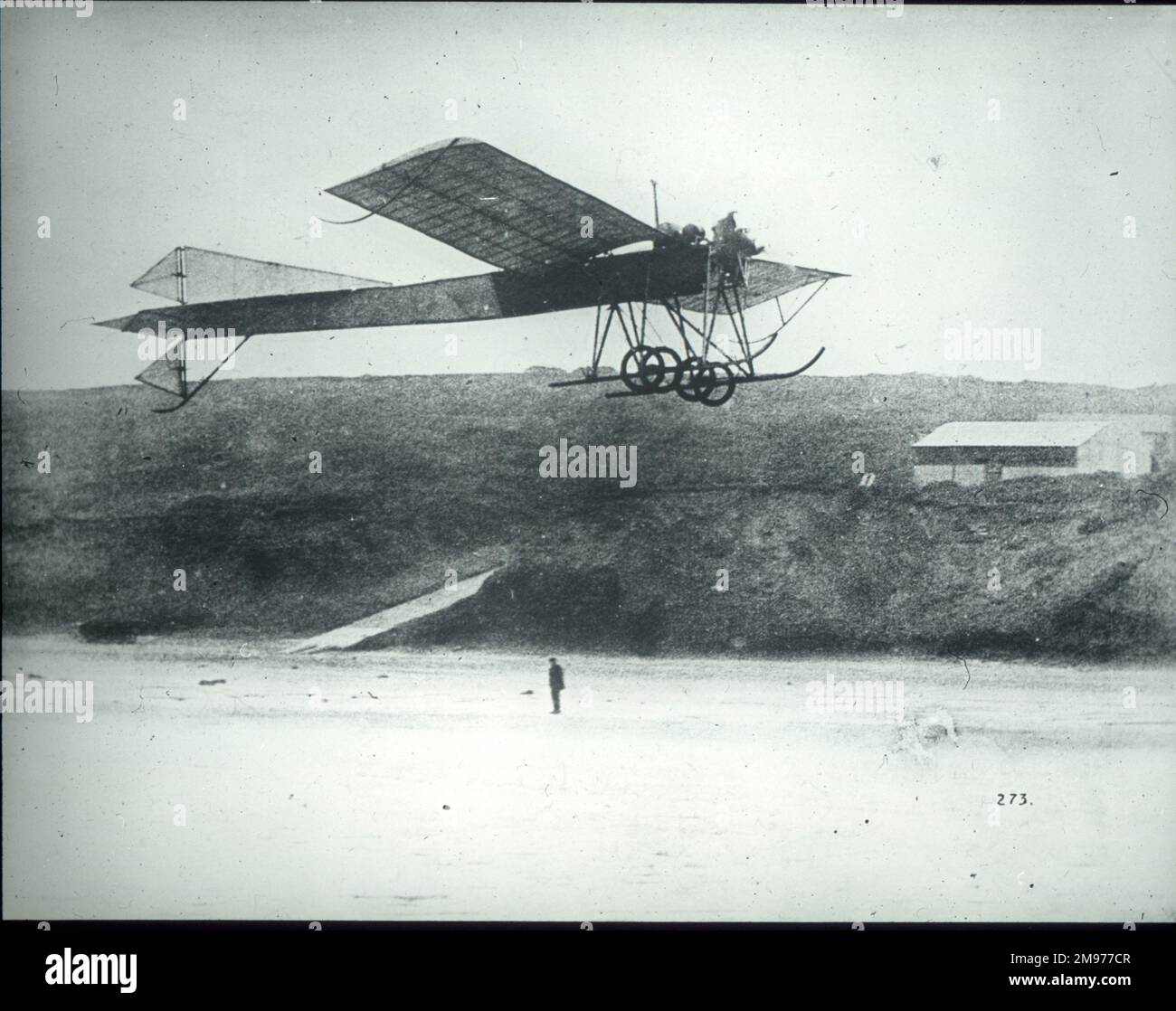 Blackburn Mercury I monoplane flying at Filey in 1911 Stock Photo - Alamy