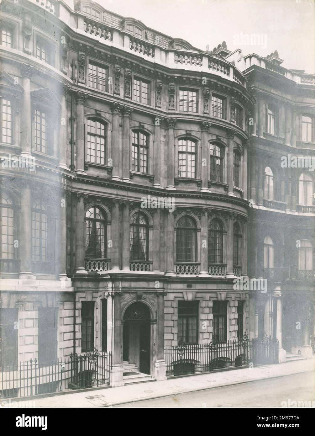 No.4 Hamilton Place as it appeared up to November 1960 Stock Photo - Alamy