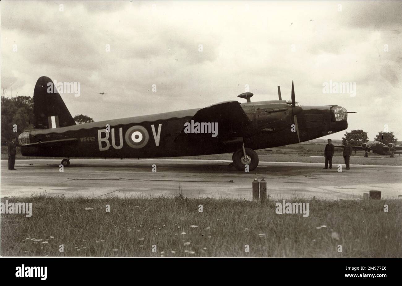 Vickers wellington plane hi-res stock photography and images - Alamy