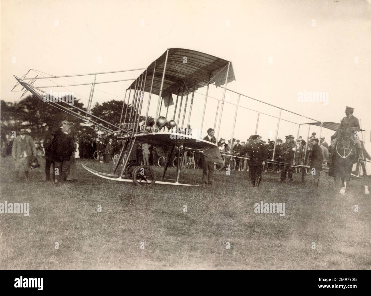Captain Bertram Dickson’s Bristol Boxkite No9 during Army manoeuvres in ...