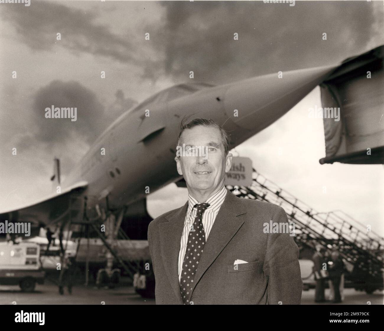 AM Sir Charles Pringle, KBE, MA, CEng, FRAeS, RAeS President 1975-1976 ...