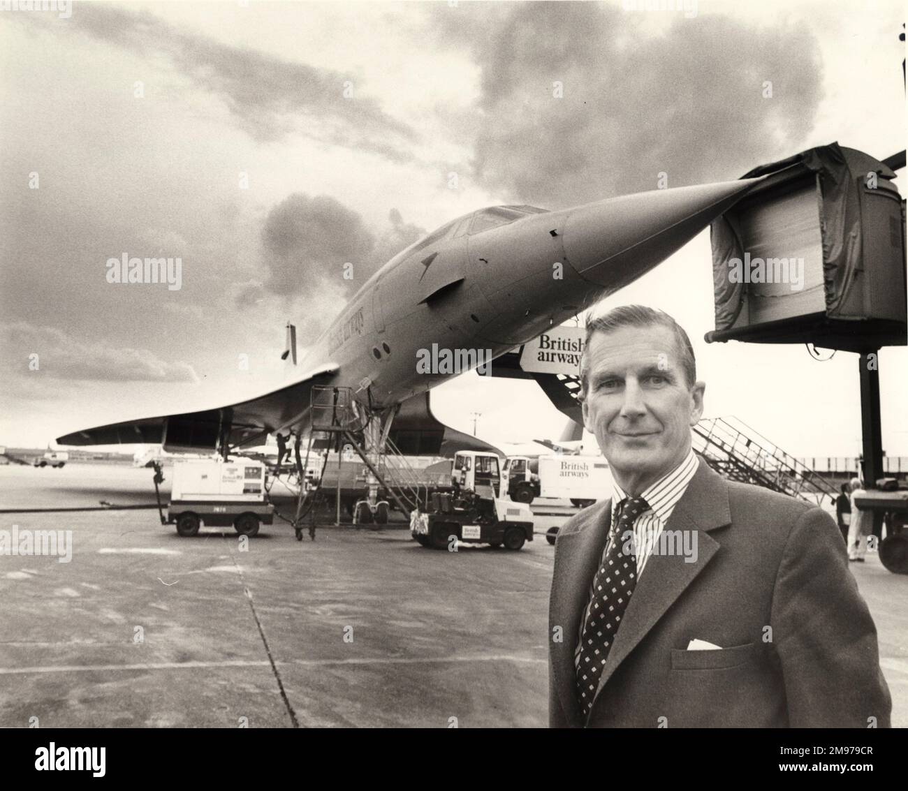 AM Sir Charles Pringle, KBE, MA, CEng, FRAeS, RAeS President 1975-1976 ...