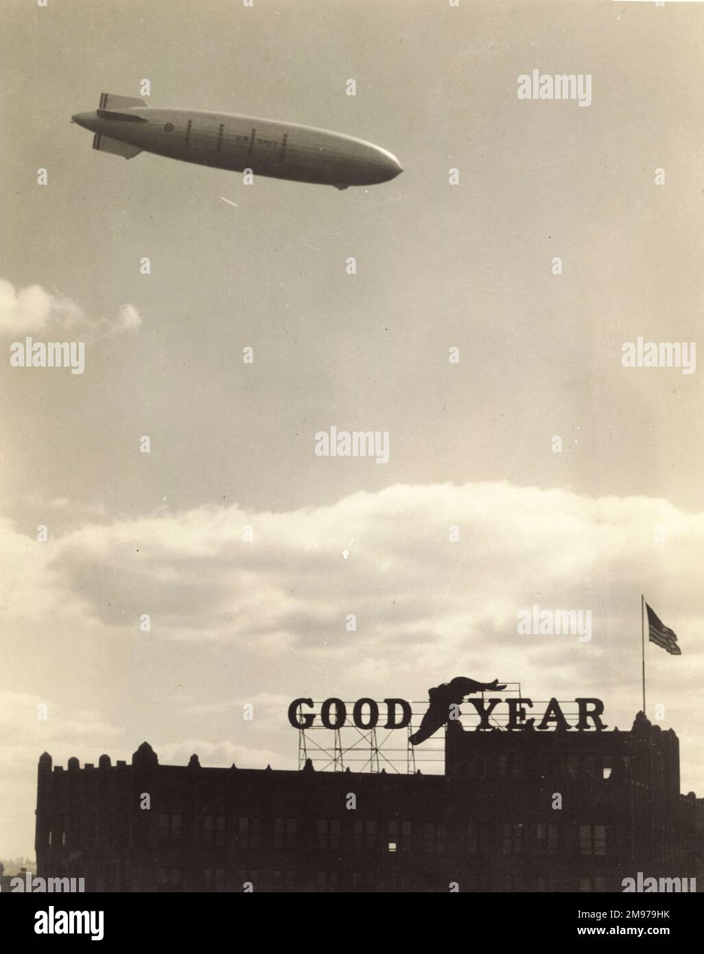 The US Navy airship ZRS-4 Akron in flight Stock Photo - Alamy