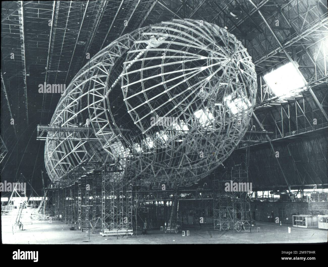 The US Navy airship ZRS-5 Macon during construction Stock Photo - Alamy