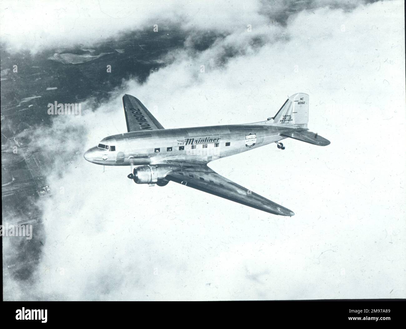 Douglas dc 3 airplane hi-res stock photography and images - Alamy