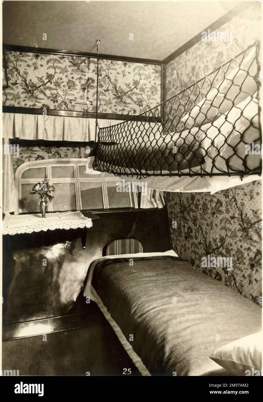 Cabin by night aboard the Graf Zeppelin, LZ 127 Stock Photo - Alamy