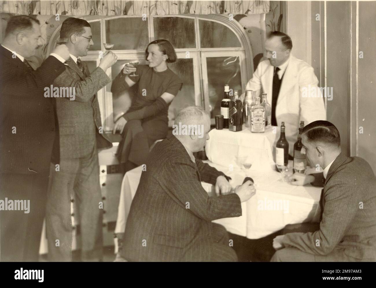 Passengers aboard the Graf Zeppelin, LZ 127 Stock Photo - Alamy