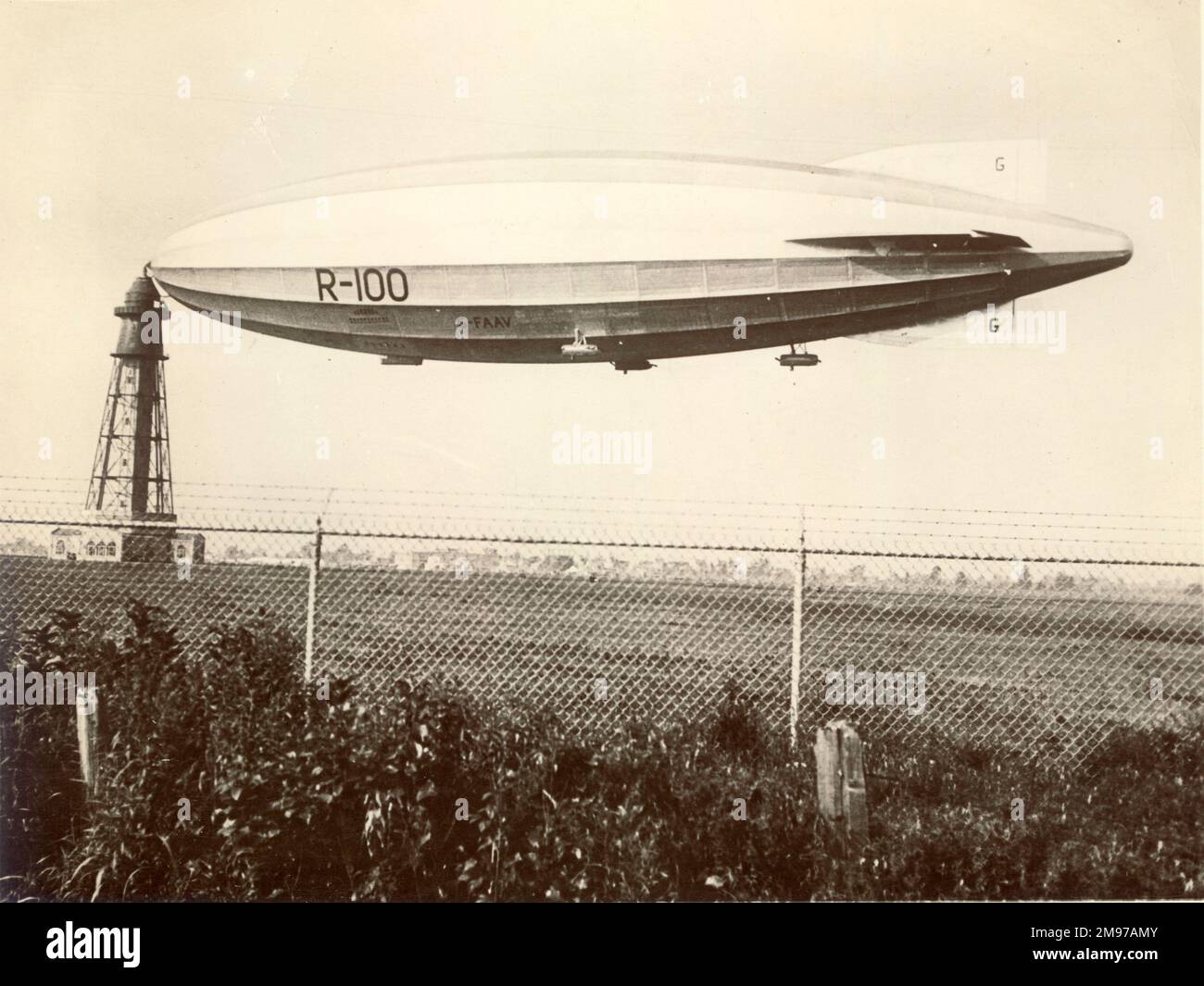 R100 hi-res stock photography and images - Alamy