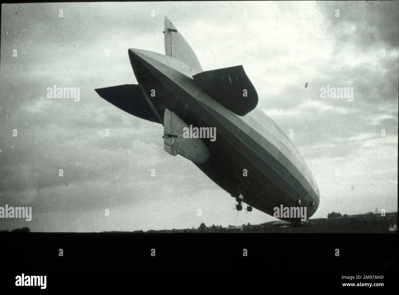 The Graf Zeppelin, LZ 127, landing at Hanworth Aero Park from Germany, 18 August 1931 Stock ...