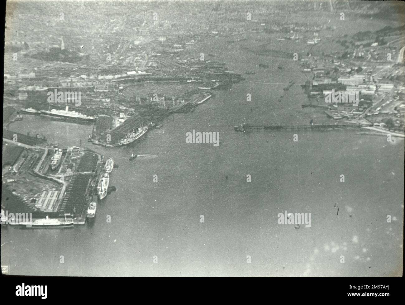 Aerial southampton docks hi-res stock photography and images - Alamy