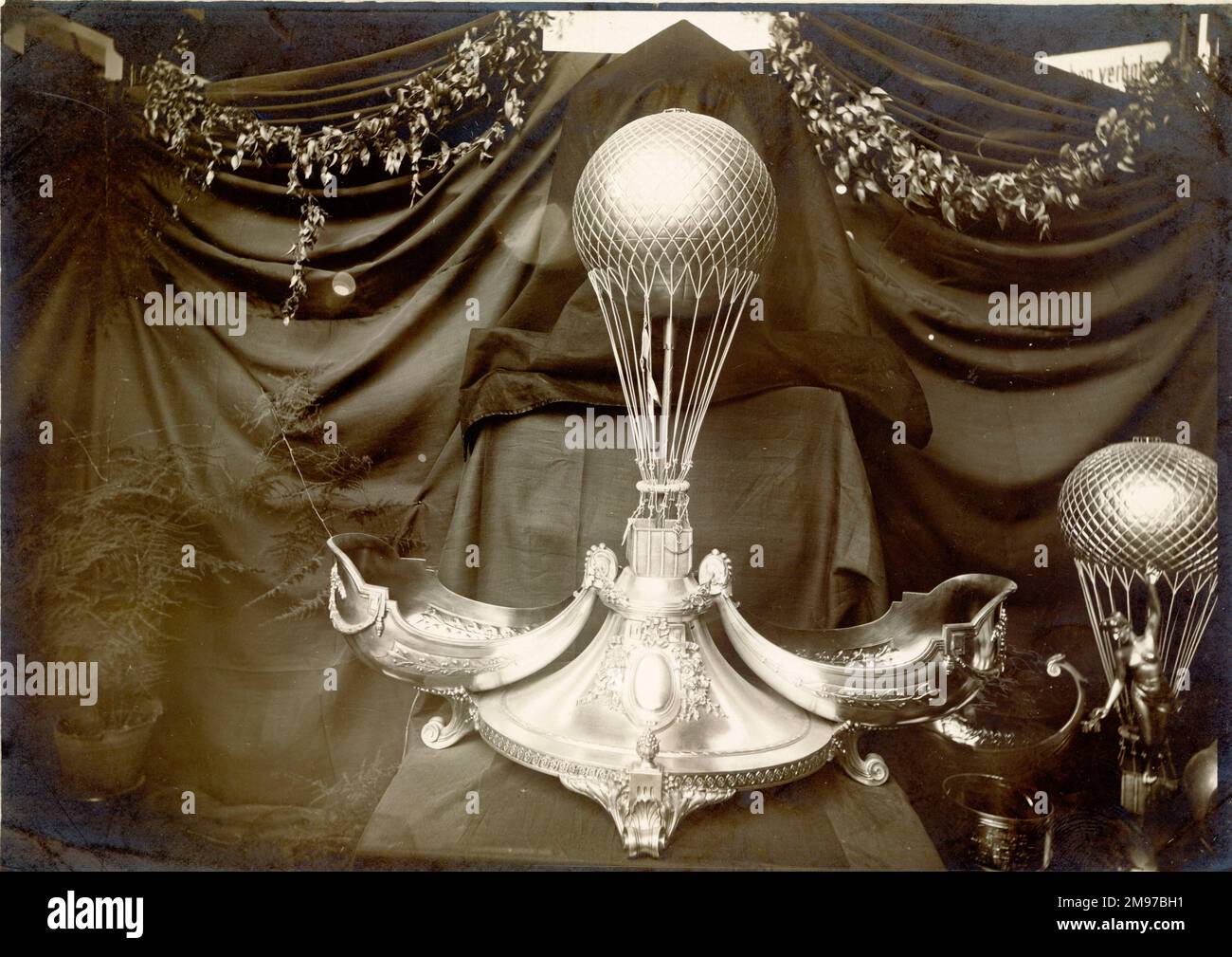 The first prize in the second class of the Gordon-Bennett Race, 1908 ...