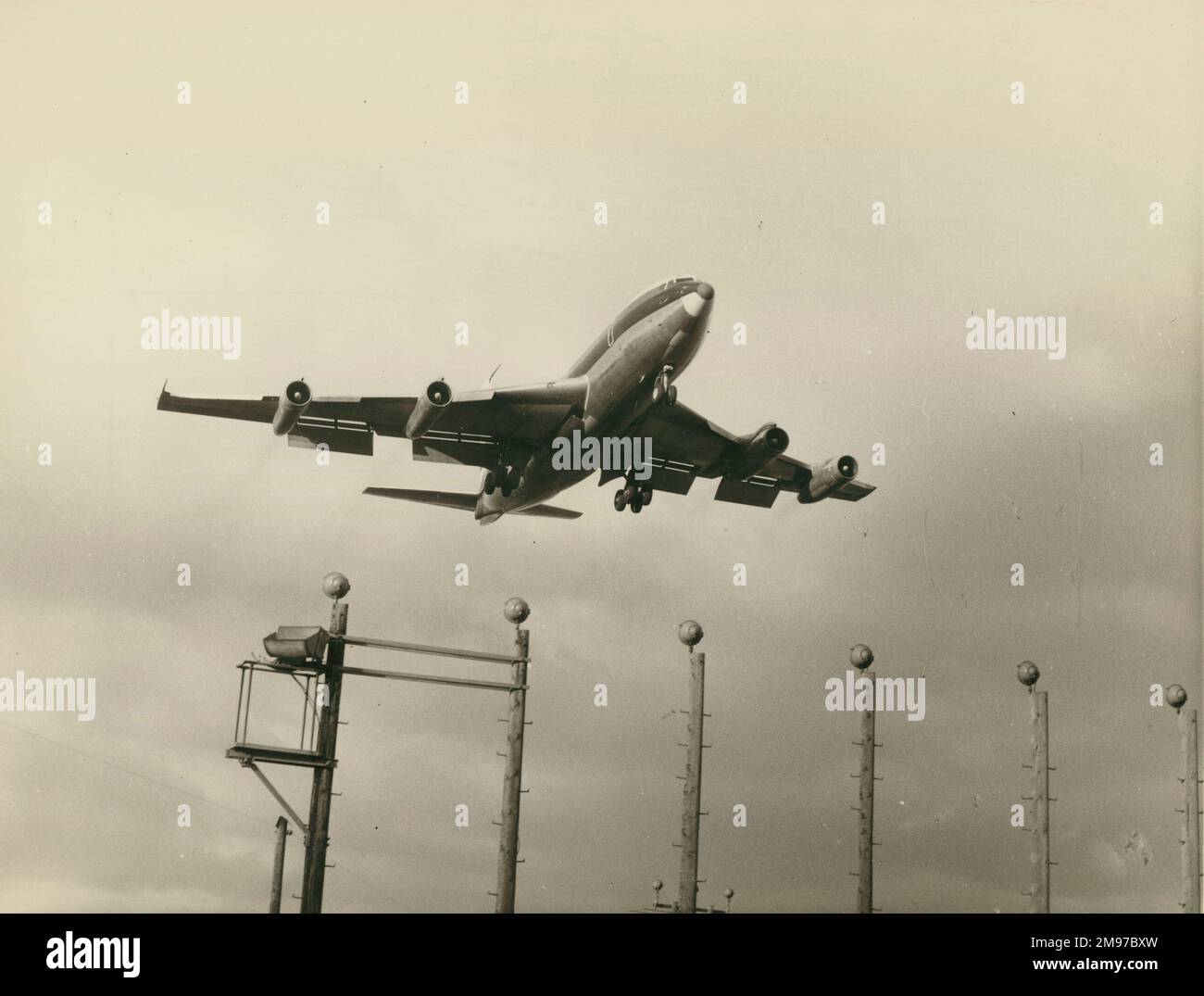 Boeing 707-138B, G-AVZZ, of Laker Airways on final approach to ...