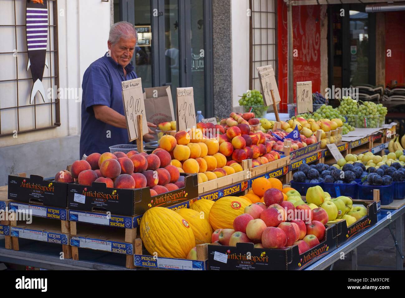 Fruit seller with produce in market, Syracuse, Sicily Stock Photo - Alamy