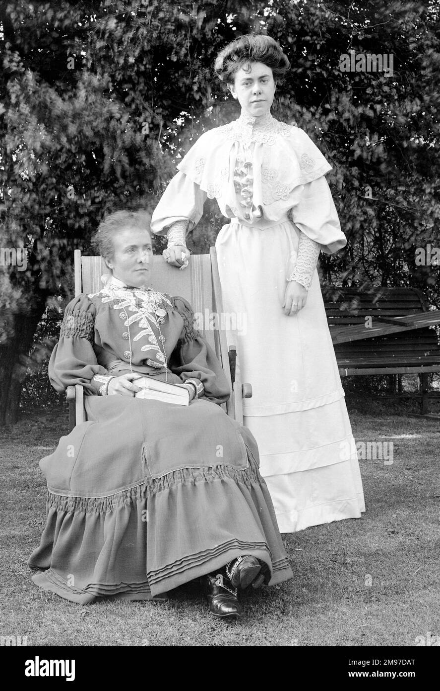 Two business women historical hi-res stock photography and images - Alamy