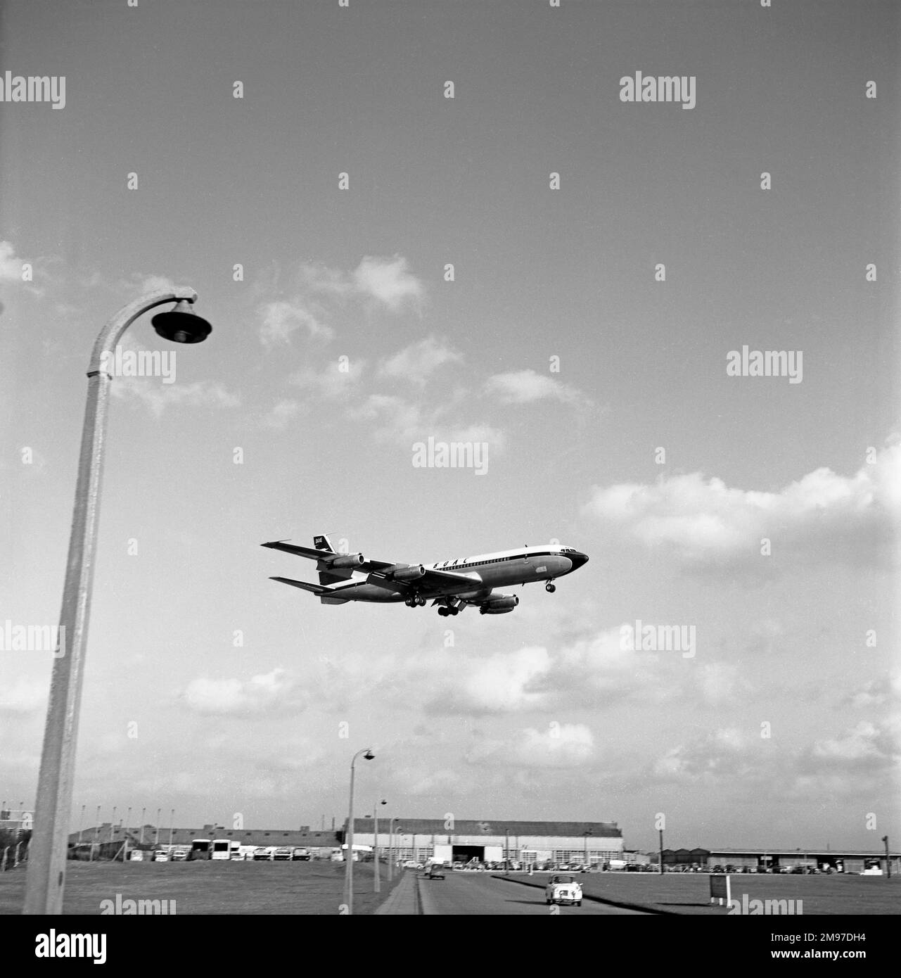 Boeing 707-436 G-APFB of BOAC landing at London Airport in November ...