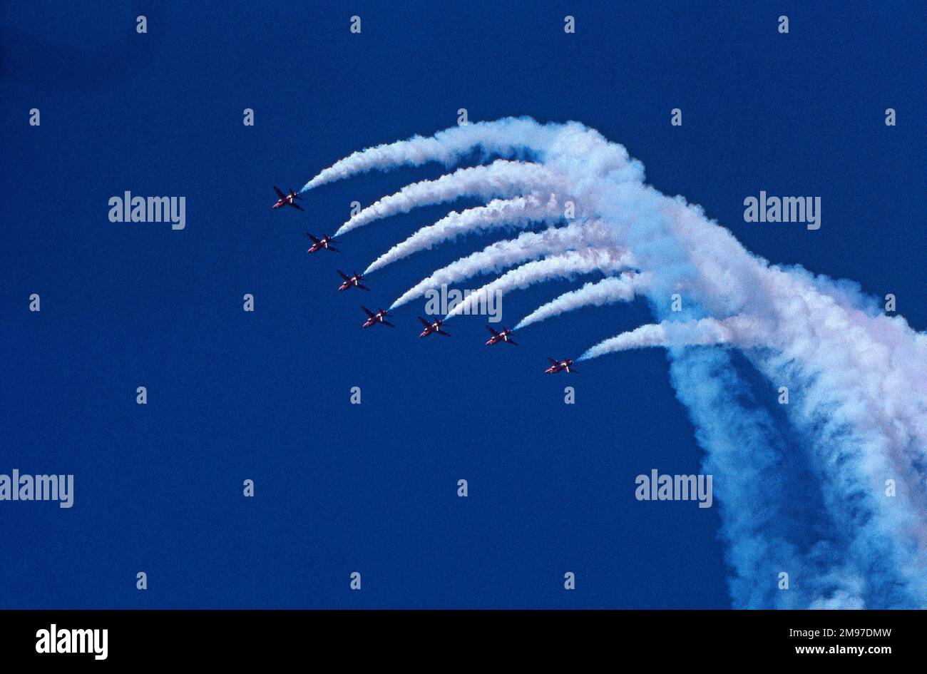 RAFAT RAF Red Arrows BAe Systems Hawks performing the Big Nine loop in ...
