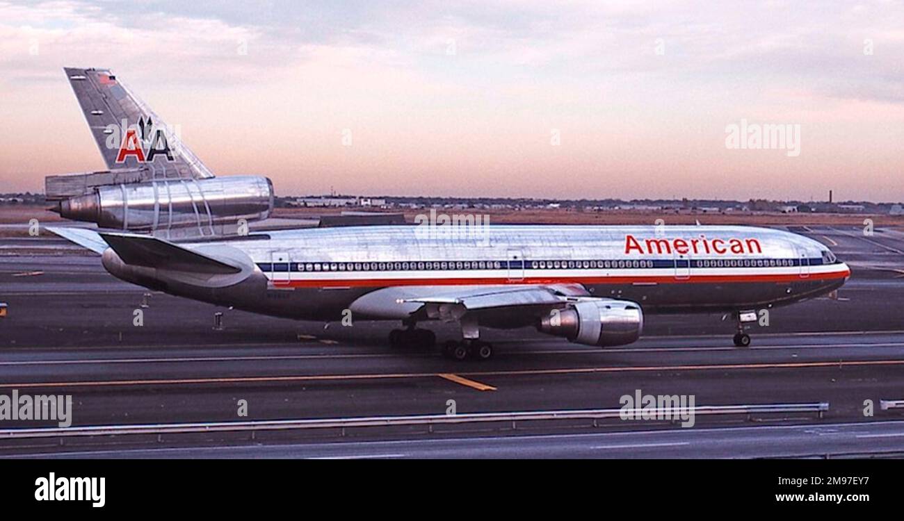 Douglas DC-10 10 of American's N146AA at JFK, 15 Oct 1984 Stock Photo ...