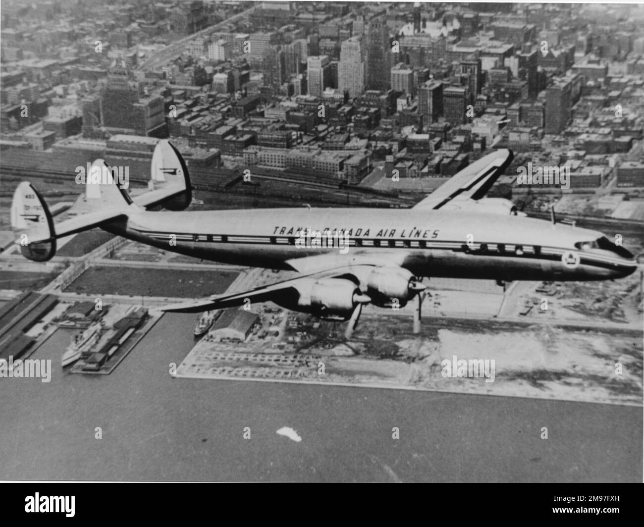 Lockheed L1049 Constellation Trans Canada, flying Stock Photo - Alamy