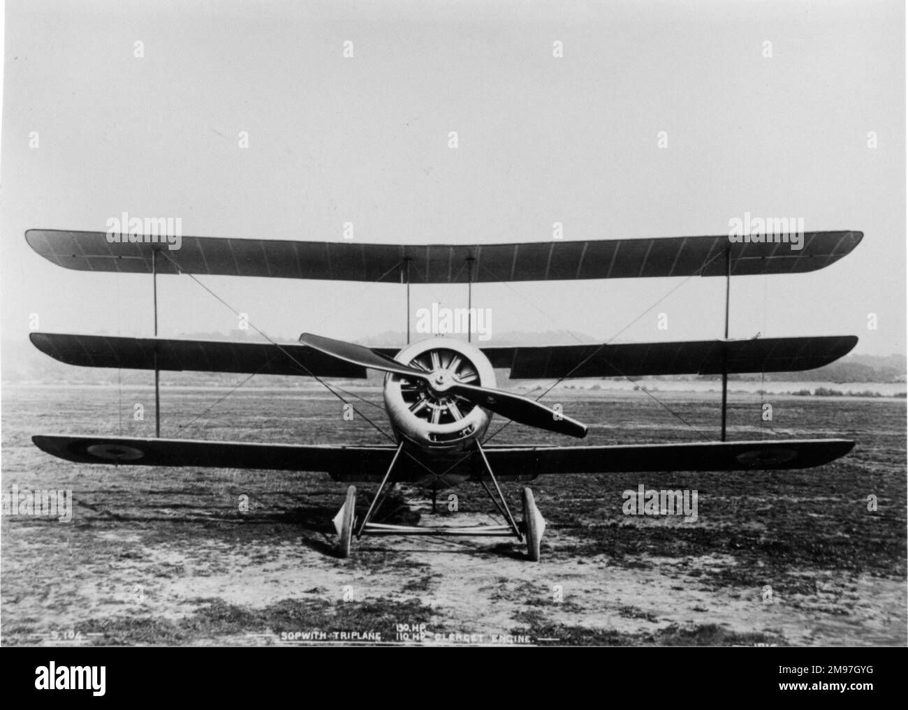 Aircraft front on hi-res stock photography and images - Alamy